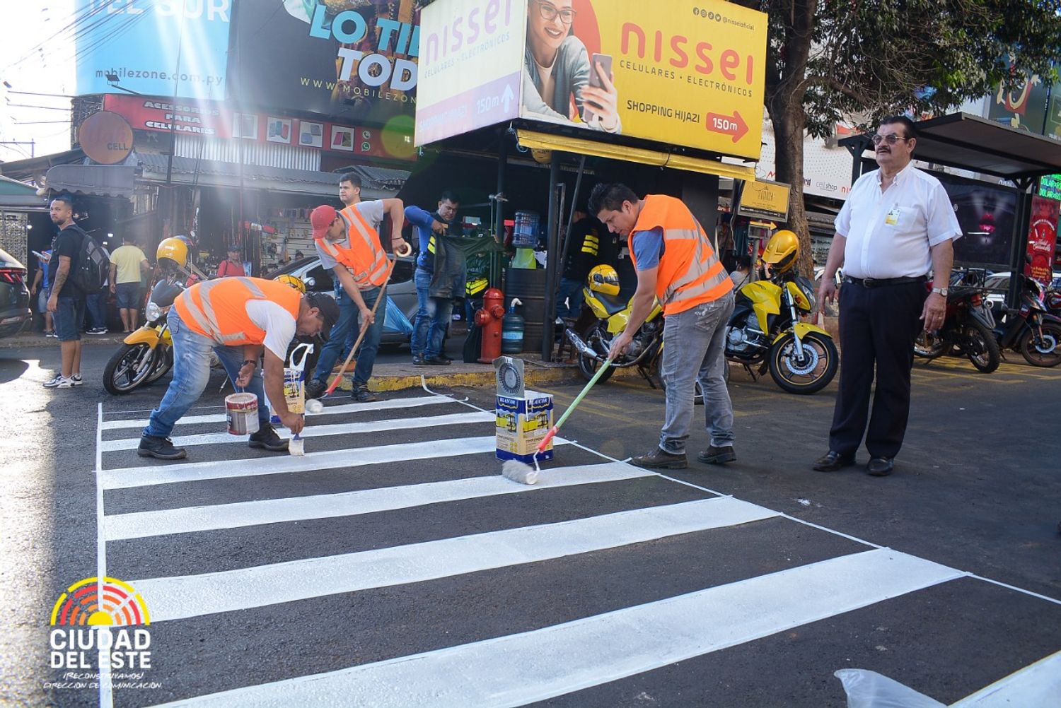 Municipalidad de CDE renueva plazoletas y franjas peatonales del ...